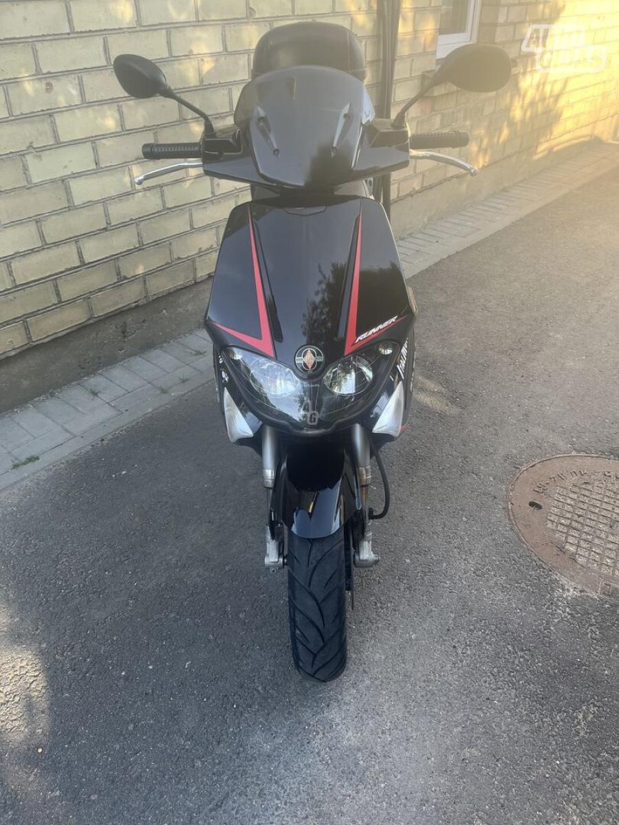 Black Gilera Runner 2010 in Kaunas, with an engine capacity of 0.05 L and mileage of 8 thousand km for 1050 €, photo 4 on AUTOMOTO.COM.LV