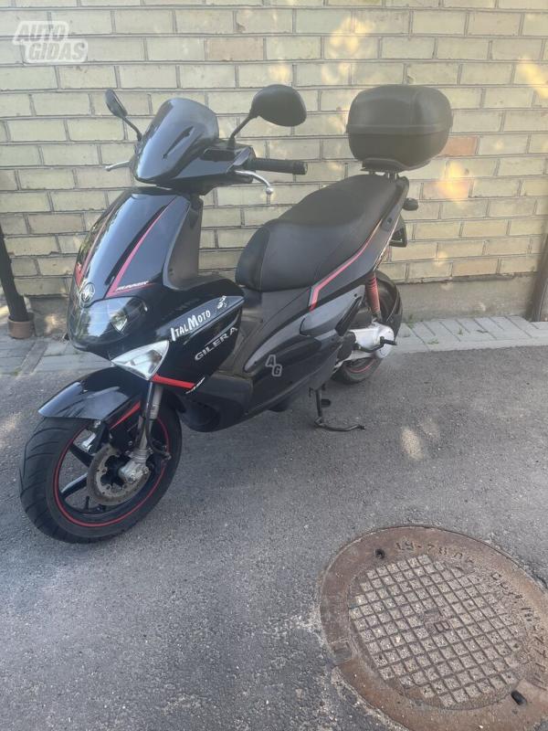 Melns Gilera Runner 2010 Kauņa, ar dzinēja tilpumu 0.05 L un nobraukumu 8 tūkst. km par 1050 €, foto 4 vietnē AUTOMOTO.COM.LV