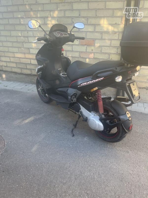 Melns Gilera Runner 2010 Kauņa, ar dzinēja tilpumu 0.05 L un nobraukumu 8 tūkst. km par 1050 €, foto 5 vietnē AUTOMOTO.COM.LV
