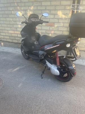 Black Gilera Runner 2010 in Kaunas, with an engine capacity of 0.05 L and mileage of 8 thousand km for 1050 €, photo 6 on AUTOMOTO.COM.LV