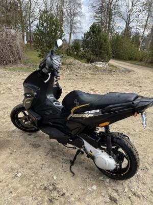 Melns Gilera Runner 2012 Pasvalys, ar dzinēja tilpumu 0.05 L un nobraukumu 12 tūkst. km par 1150 €, foto 3 vietnē AUTOMOTO.COM.LV