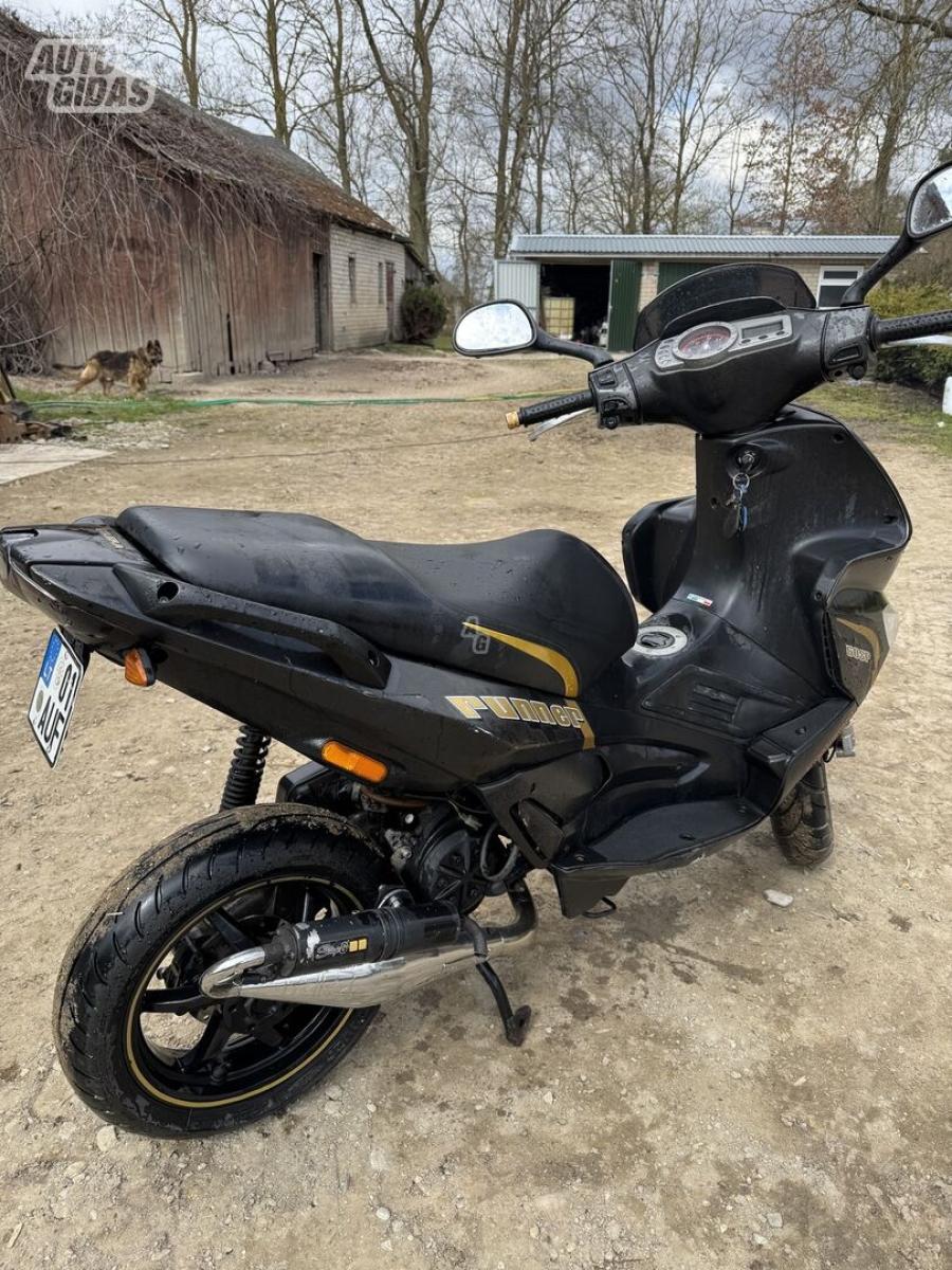 Melns Gilera Runner 2012 Pasvalys, ar dzinēja tilpumu 0.05 L un nobraukumu 12 tūkst. km par 1150 €, foto 5 vietnē AUTOMOTO.COM.LV