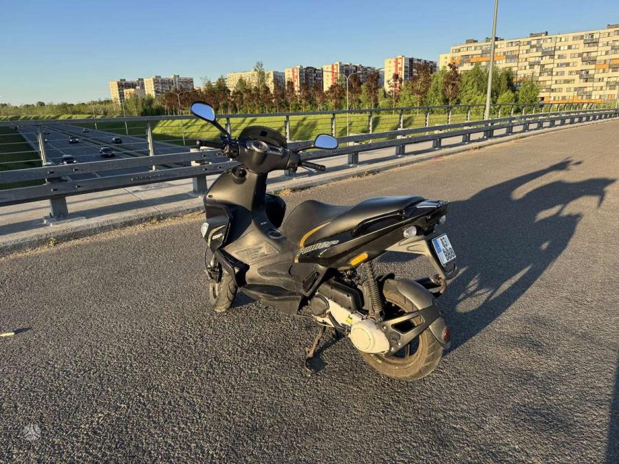 Melns Gilera Runner 2012 Viļņa, ar dzinēja tilpumu 49.00 L un nobraukumu 23 tūkst. km par 1100 €, foto 3 vietnē AUTOMOTO.COM.LV