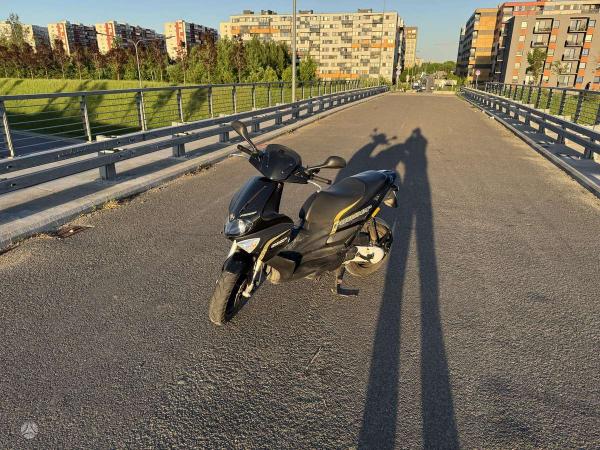Black Gilera Runner 2012 in Vilnius, with an engine capacity of 49.00 L and mileage of 23 thousand km for 1100 €, photo 4 on AUTOMOTO.COM.LV