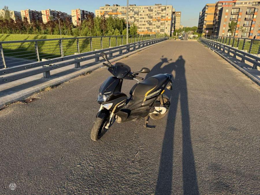 Melns Gilera Runner 2012 Viļņa, ar dzinēja tilpumu 49.00 L un nobraukumu 23 tūkst. km par 1100 €, foto 5 vietnē AUTOMOTO.COM.LV