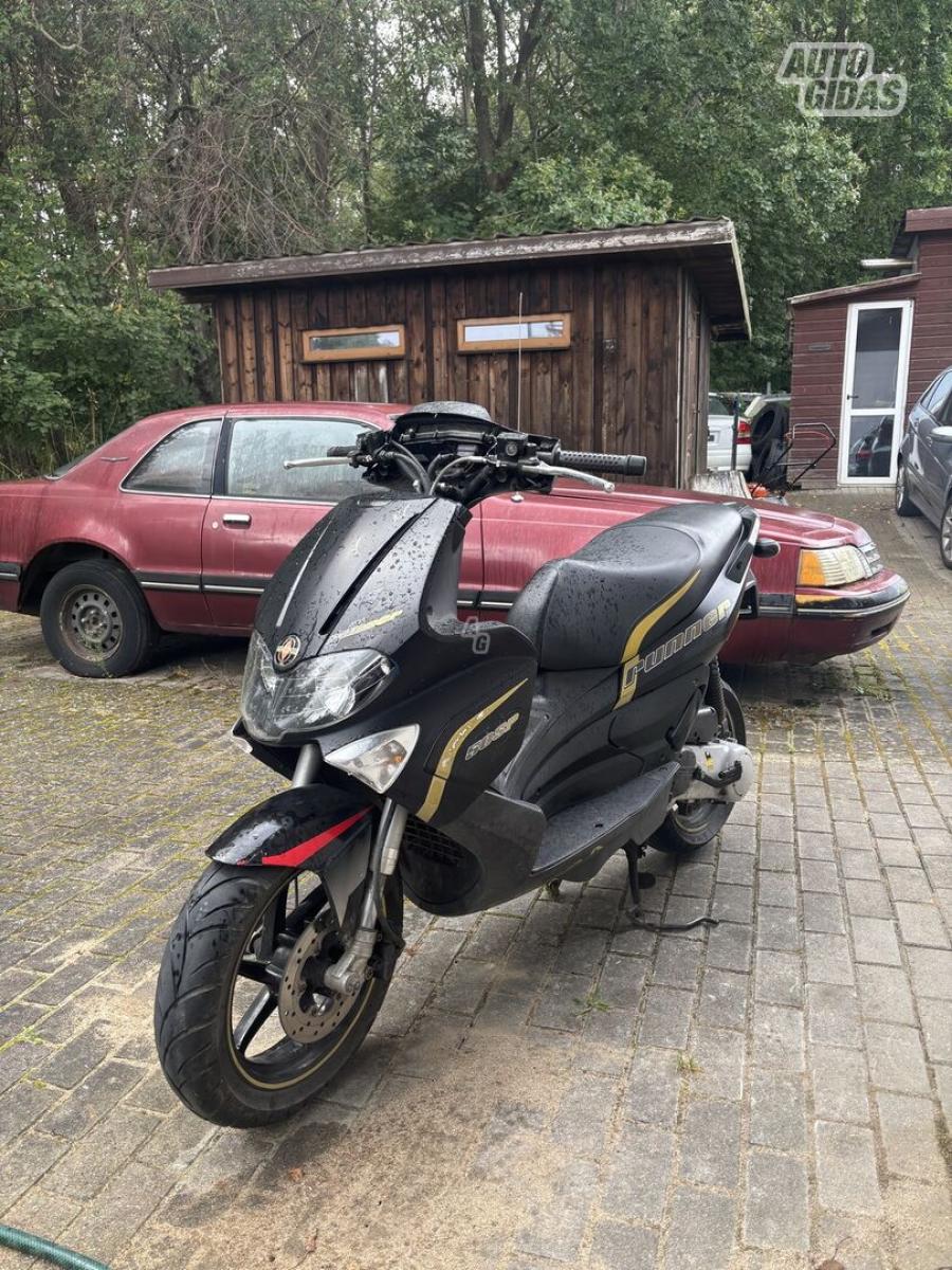 Melns Gilera Runner 2012 Klaipėda, ar dzinēja tilpumu 0.05 L un nobraukumu 10 tūkst. km par 800 €, foto 3 vietnē AUTOMOTO.COM.LV