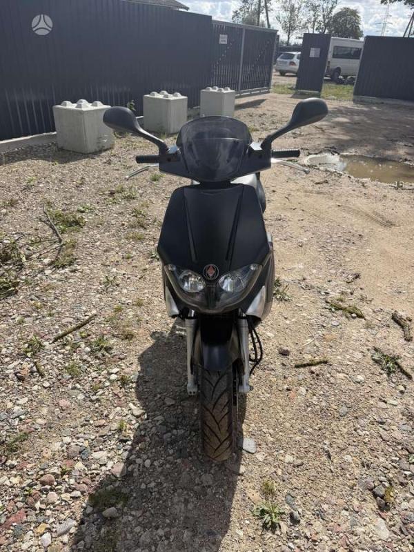 Black Gilera Runner 2013 in Marijampole, with an engine capacity of 49.00 L and mileage of 28 thousand km for 690 €, photo 3 on AUTOMOTO.COM.LV