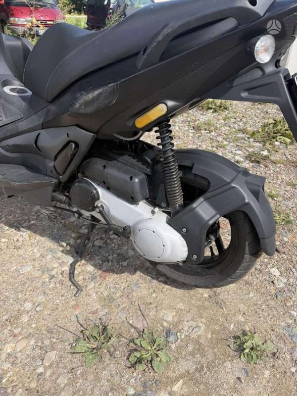 Black Gilera Runner 2013 in Marijampole, with an engine capacity of 49.00 L and mileage of 28 thousand km for 690 €, photo 11 on AUTOMOTO.COM.LV