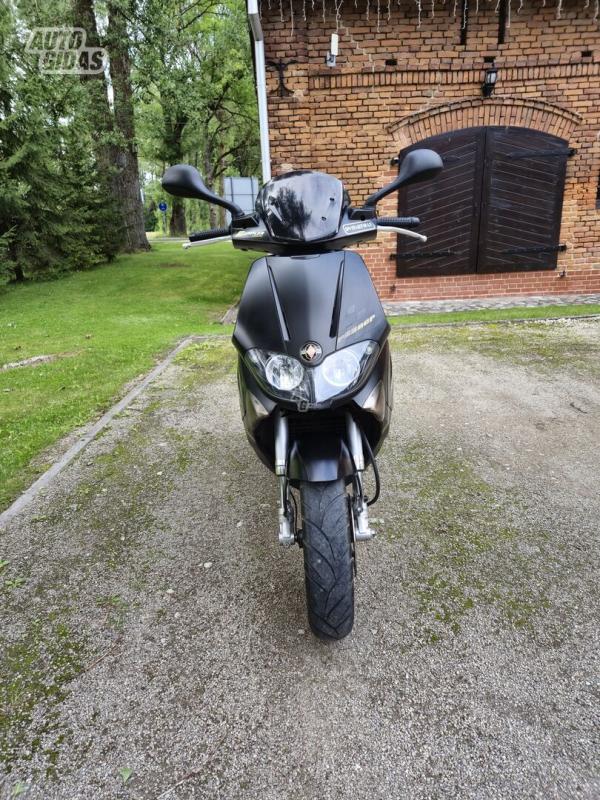 Melns Gilera Runner 2014 Šakiai, ar dzinēja tilpumu 0.05 L un nobraukumu 15 tūkst. km par 1900 €, foto 3 vietnē AUTOMOTO.COM.LV