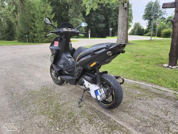 Melns Gilera Runner 2014 Šakiai, ar dzinēja tilpumu 0.05 L un nobraukumu 15 tūkst. km par 1900 €, foto 4 vietnē AUTOMOTO.COM.LV