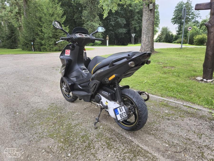 Melns Gilera Runner 2014 Šakiai, ar dzinēja tilpumu 0.05 L un nobraukumu 15 tūkst. km par 1900 €, foto 5 vietnē AUTOMOTO.COM.LV