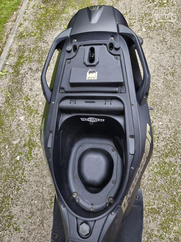 Melns Gilera Runner 2014 Šakiai, ar dzinēja tilpumu 0.05 L un nobraukumu 15 tūkst. km par 1900 €, foto 9 vietnē AUTOMOTO.COM.LV