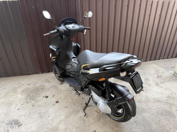 Black Gilera Runner 2016 in Kaunas, with an engine capacity of 0.05 L and mileage of 8 thousand km for 1750 €, photo 8 on AUTOMOTO.COM.LV
