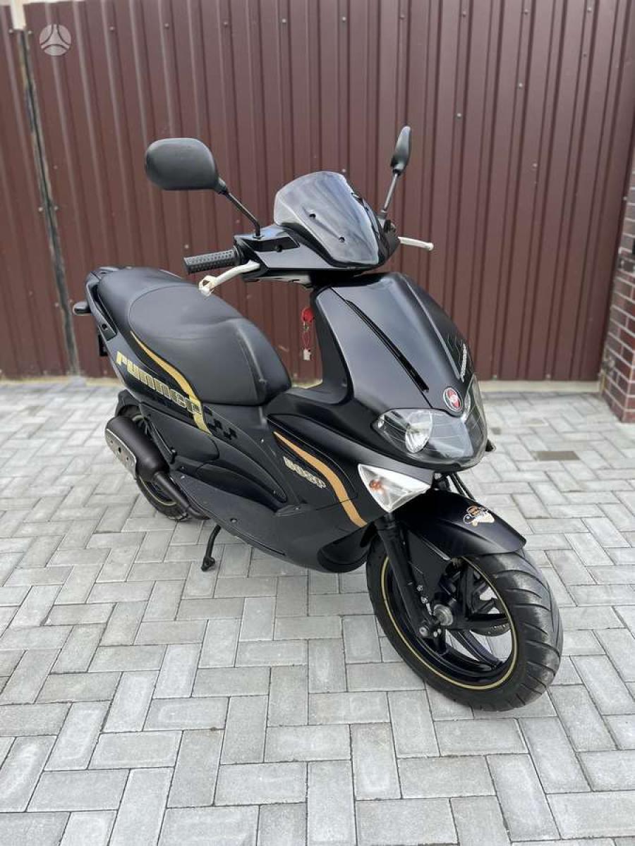 Черный Gilera Runner 2016 в Каунас, объемом двигателя 49.00 л и пробегом 8 тыс. км за 1450 €, фото 1 на AUTOMOTO.COM.LV