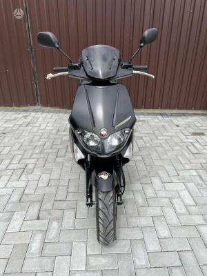Черный Gilera Runner 2016 в Каунас, объемом двигателя 49.00 л и пробегом 8 тыс. км за 1450 €, фото 4 на AUTOMOTO.COM.LV