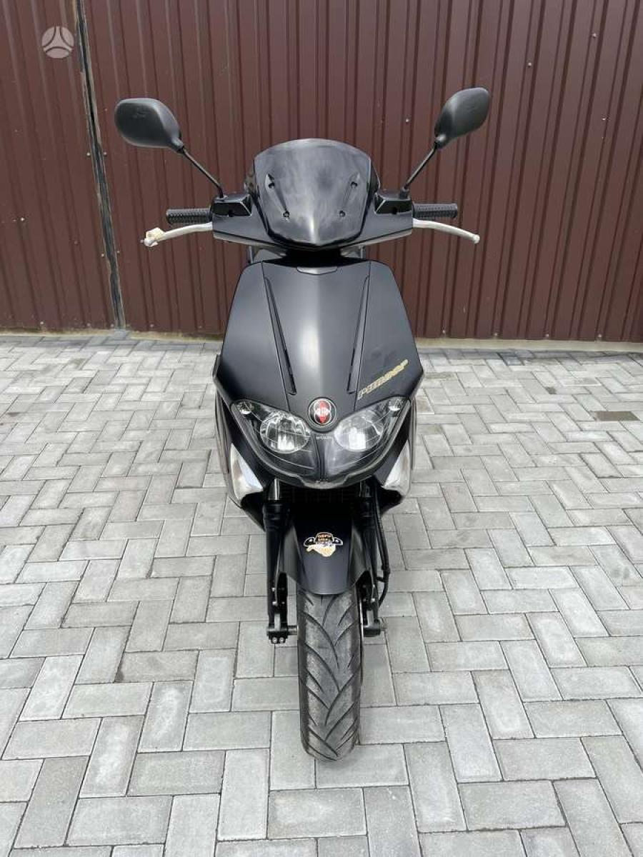 Черный Gilera Runner 2016 в Каунас, объемом двигателя 49.00 л и пробегом 8 тыс. км за 1450 €, фото 4 на AUTOMOTO.COM.LV