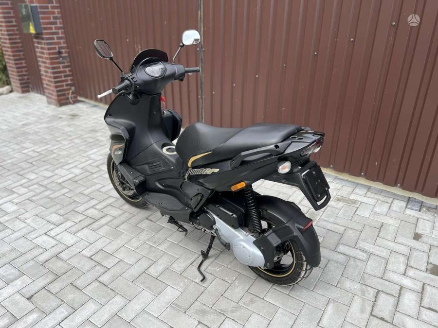 Черный Gilera Runner 2016 в Каунас, объемом двигателя 49.00 л и пробегом 8 тыс. км за 1450 €, фото 8 на AUTOMOTO.COM.LV