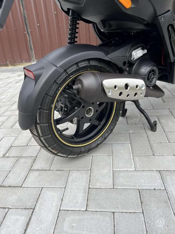 Melns Gilera Runner 2016 Kauņa, ar dzinēja tilpumu 49.00 L un nobraukumu 8 tūkst. km par 1450 €, foto 9 vietnē AUTOMOTO.COM.LV