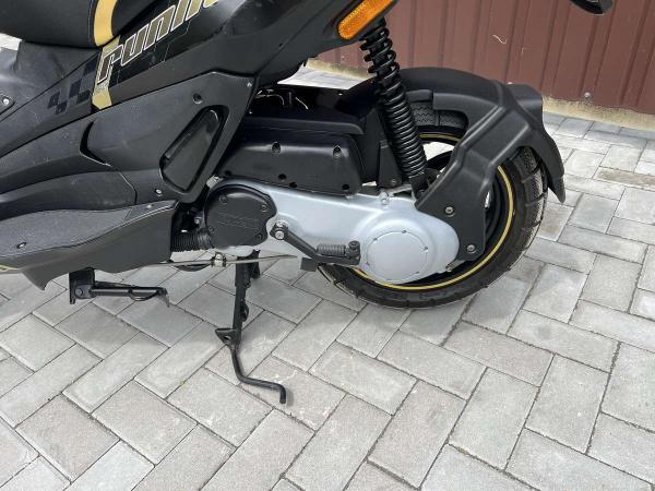 Melns Gilera Runner 2016 Kauņa, ar dzinēja tilpumu 49.00 L un nobraukumu 8 tūkst. km par 1450 €, foto 10 vietnē AUTOMOTO.COM.LV