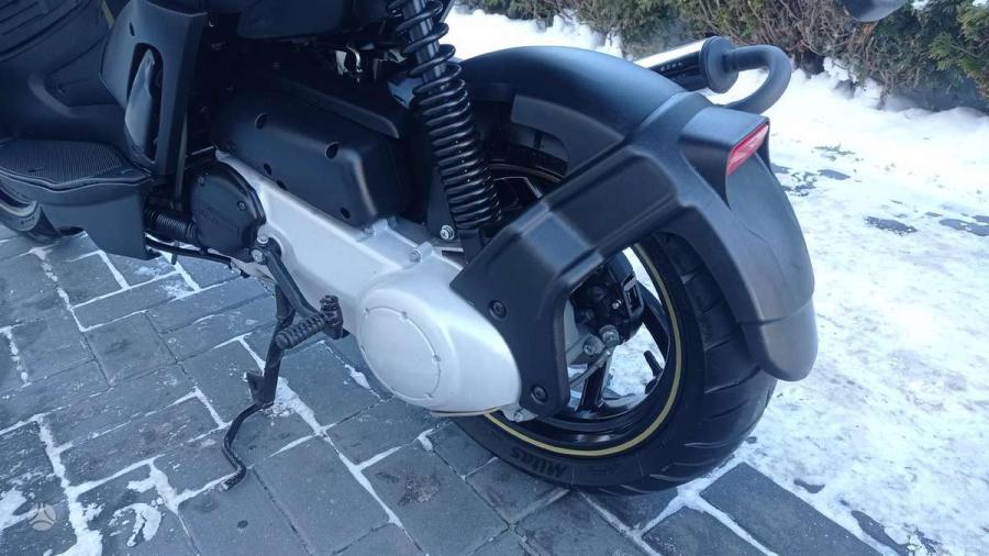 Melns Gilera Runner 2017 Vievis, ar dzinēja tilpumu 49.00 L un nobraukumu 3 tūkst. km par 1850 €, foto 7 vietnē AUTOMOTO.COM.LV