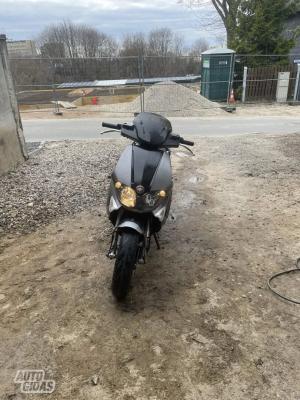 Pelēks Gilera Runner 2003 Viļņa, ar dzinēja tilpumu 0.05 L un nobraukumu 64 tūkst. km par 700 €, foto 3 vietnē AUTOMOTO.COM.LV