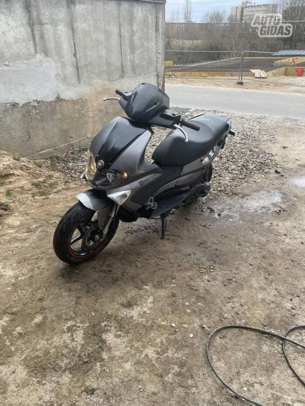 Grey Gilera Runner 2003 in Vilnius, with an engine capacity of 0.05 L and mileage of 64 thousand km for 700 €, photo 3 on AUTOMOTO.COM.LV
