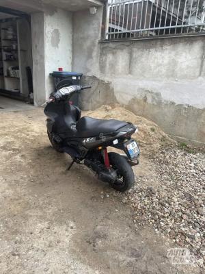 Pelēks Gilera Runner 2003 Viļņa, ar dzinēja tilpumu 0.05 L un nobraukumu 64 tūkst. km par 700 €, foto 6 vietnē AUTOMOTO.COM.LV