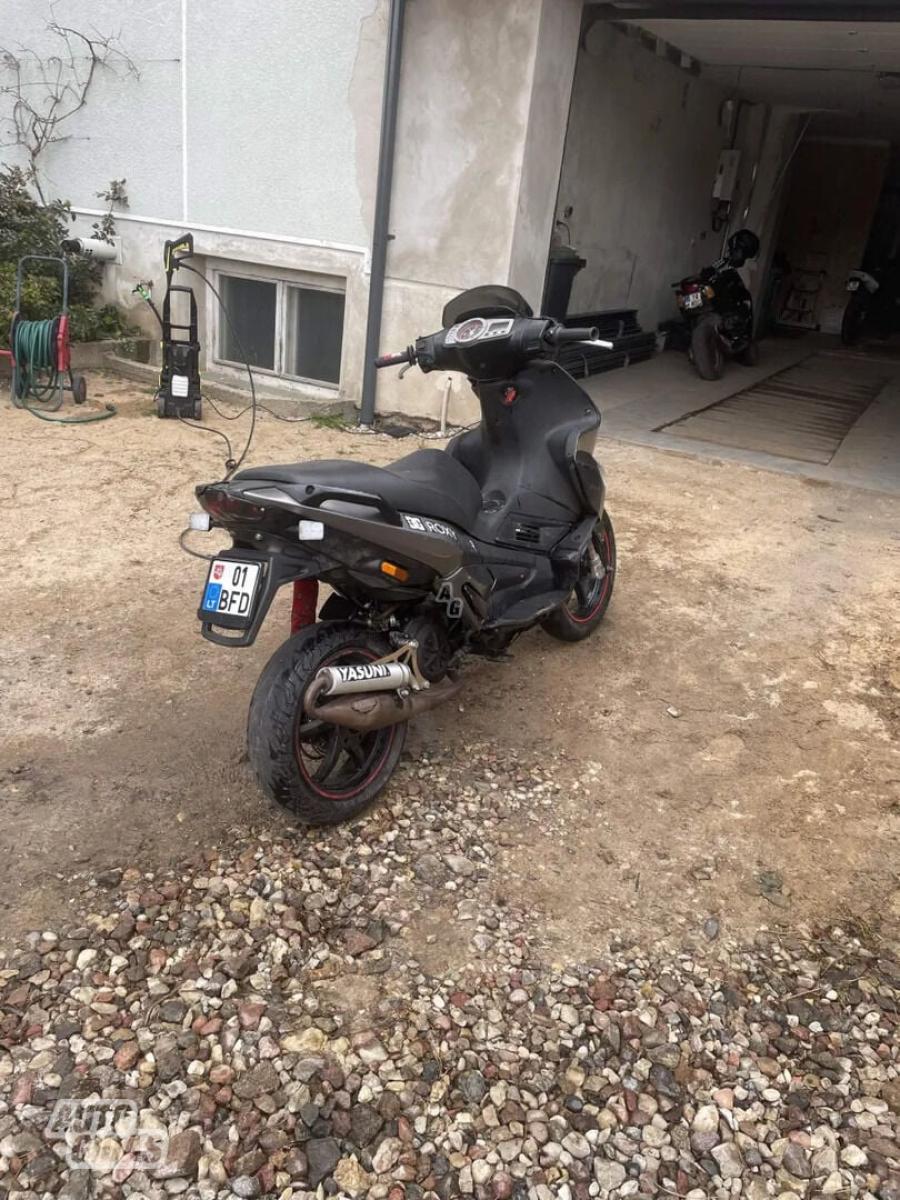 Pelēks Gilera Runner 2003 Viļņa, ar dzinēja tilpumu 0.05 L un nobraukumu 64 tūkst. km par 700 €, foto 8 vietnē AUTOMOTO.COM.LV