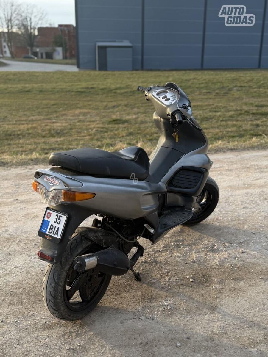 Grey Gilera Runner 2003 in Pasvalys, with an engine capacity of 0.05 L and mileage of 24 thousand km for 800 €, photo 5 on AUTOMOTO.COM.LV