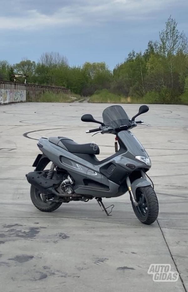 Grey Gilera Runner 2003 in Panevezys, with an engine capacity of 0.13 L and mileage of 12 thousand km for 1800 €, photo 1 on AUTOMOTO.COM.LV