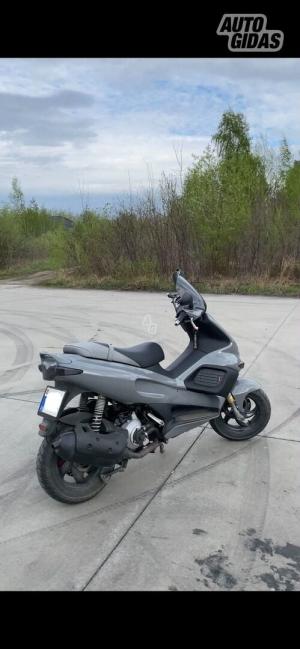 Grey Gilera Runner 2003 in Panevezys, with an engine capacity of 0.13 L and mileage of 12 thousand km for 1800 €, photo 3 on AUTOMOTO.COM.LV