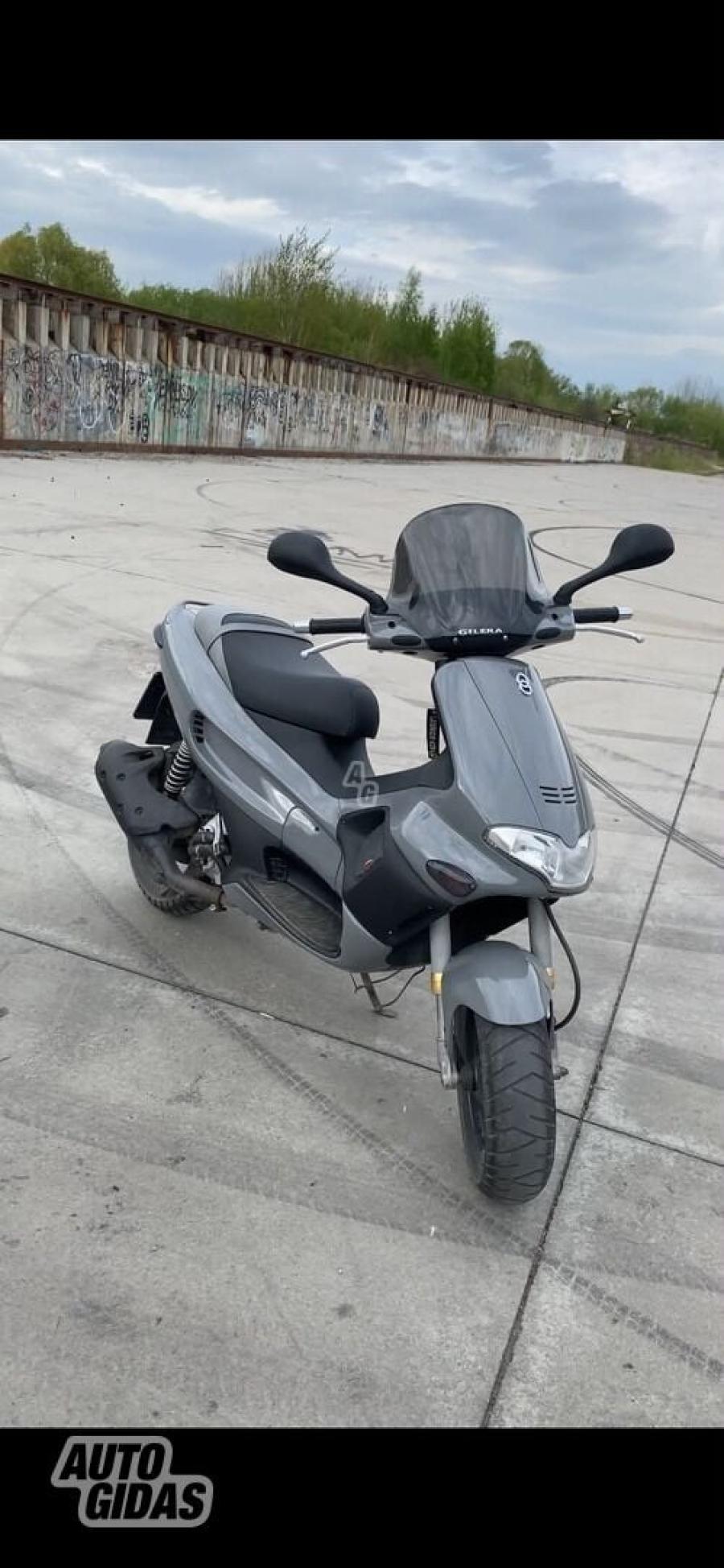 Grey Gilera Runner 2003 in Panevezys, with an engine capacity of 0.13 L and mileage of 12 thousand km for 1800 €, photo 4 on AUTOMOTO.COM.LV