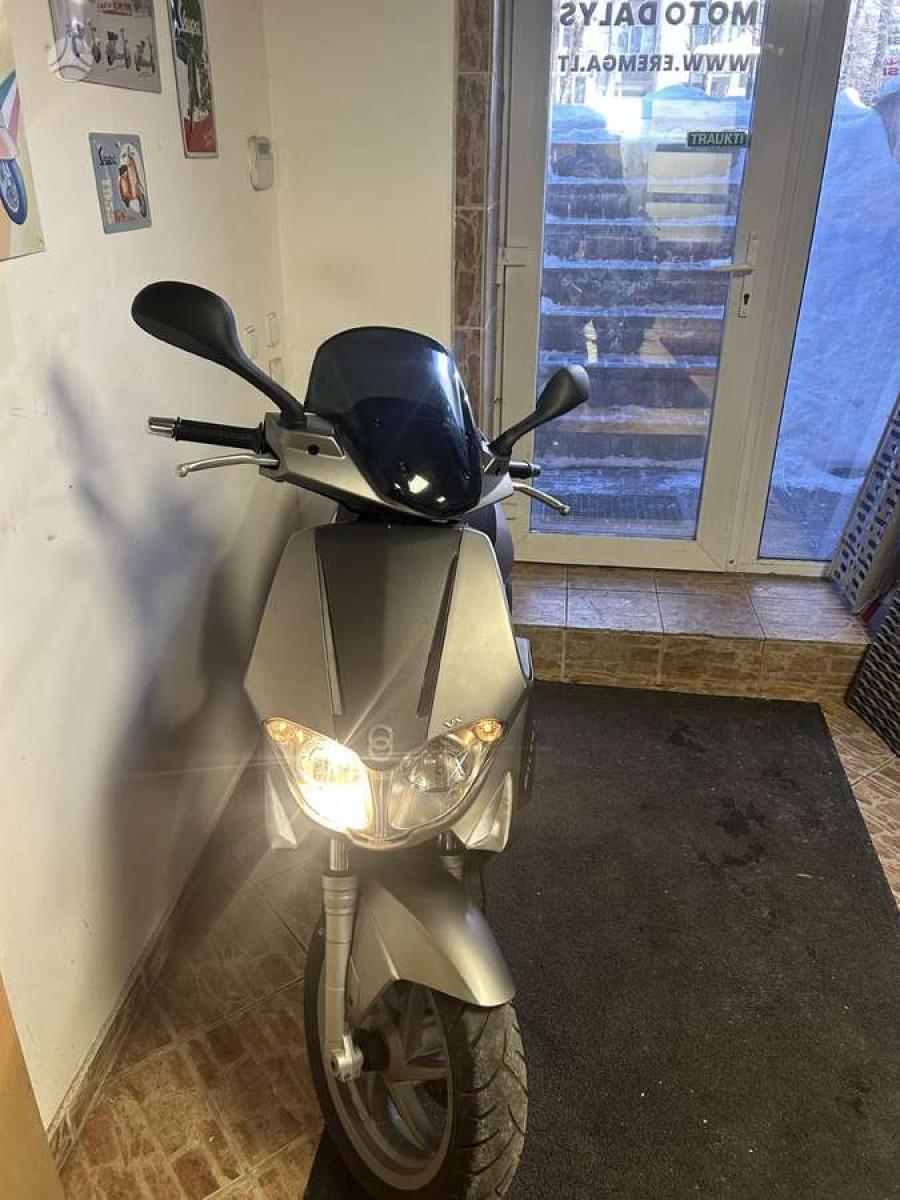 Grey Gilera Runner 2006 in Vilnius, with an engine capacity of 0.13 L and mileage of 9 thousand km for 1450 €, photo 3 on AUTOMOTO.COM.LV