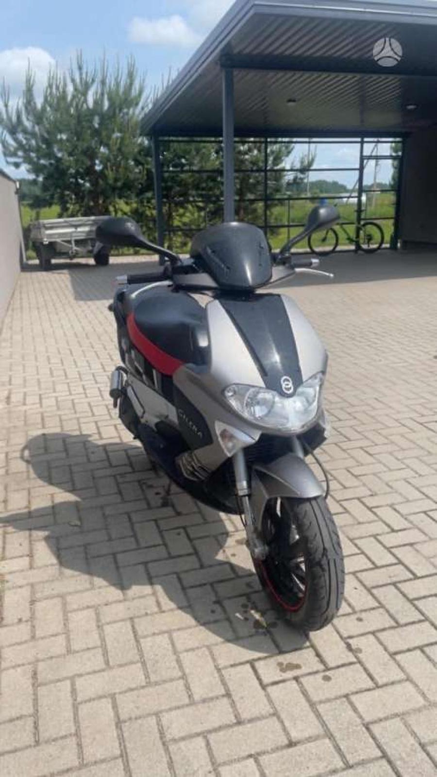 Pelēks Gilera Runner 2006 Mažeikiai, ar dzinēja tilpumu 0.00 L un nobraukumu 2 tūkst. km par 880 €, foto 1 vietnē AUTOMOTO.COM.LV
