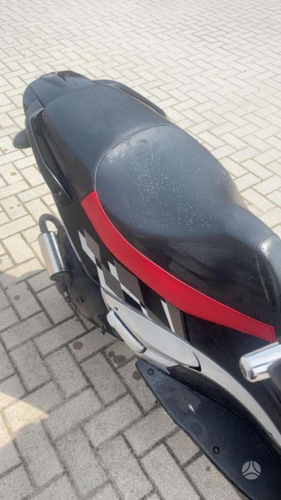 Pelēks Gilera Runner 2006 Mažeikiai, ar dzinēja tilpumu 0.00 L un nobraukumu 2 tūkst. km par 880 €, foto 6 vietnē AUTOMOTO.COM.LV
