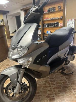 Серый Gilera Runner 2006 в Вильнюс, объемом двигателя 0.13 л и пробегом 9 тыс. км за 1350 €, фото 4 на AUTOMOTO.COM.LV