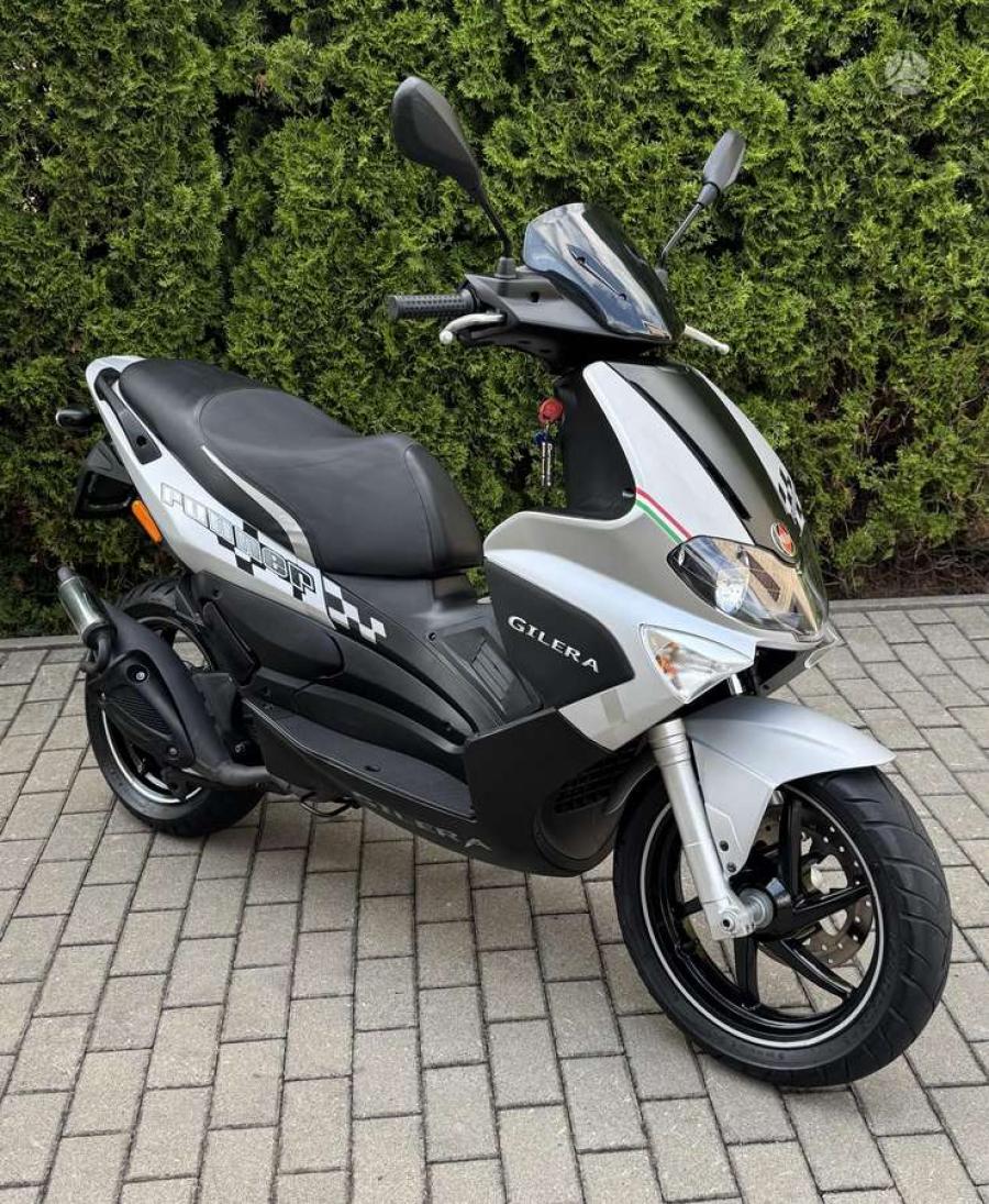 Grey Gilera Runner 2016 in Marijampole, with an engine capacity of 49.00 L and mileage of 13 thousand km for 1550 €, photo 3 on AUTOMOTO.COM.LV