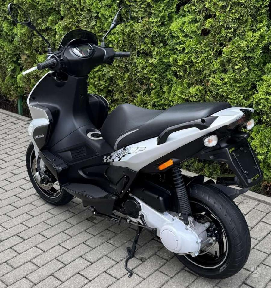 Grey Gilera Runner 2016 in Marijampole, with an engine capacity of 49.00 L and mileage of 13 thousand km for 1550 €, photo 24 on AUTOMOTO.COM.LV