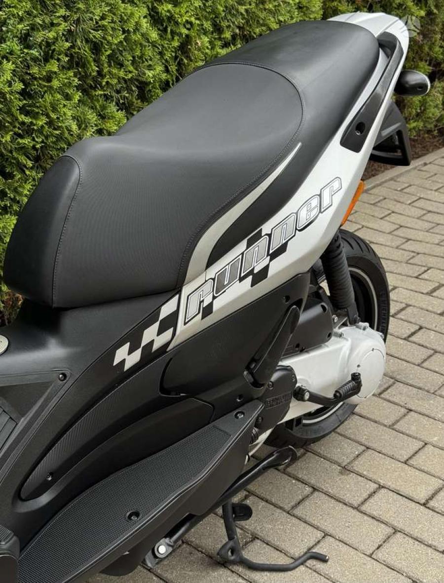 Grey Gilera Runner 2016 in Marijampole, with an engine capacity of 49.00 L and mileage of 13 thousand km for 1550 €, photo 34 on AUTOMOTO.COM.LV