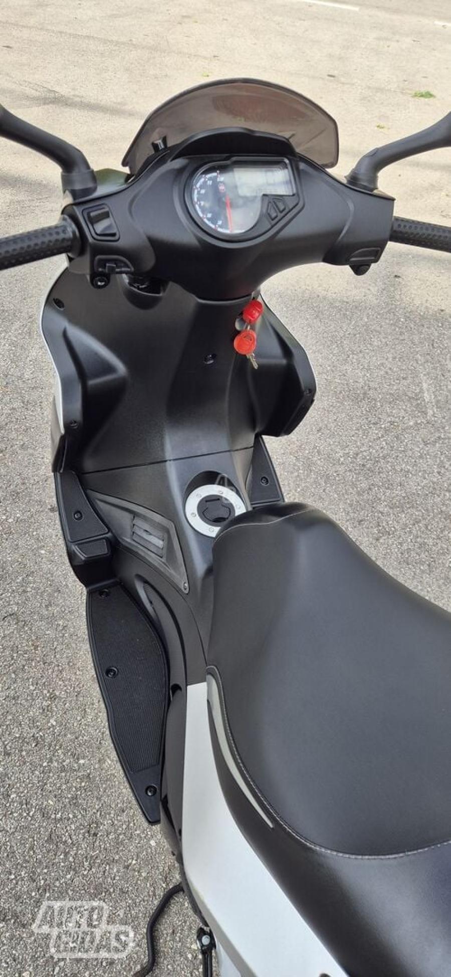 Pelēks Gilera Runner 2017 Jurbarkas, ar dzinēja tilpumu 0.05 L un nobraukumu 12 tūkst. km par 2100 €, foto 5 vietnē AUTOMOTO.COM.LV