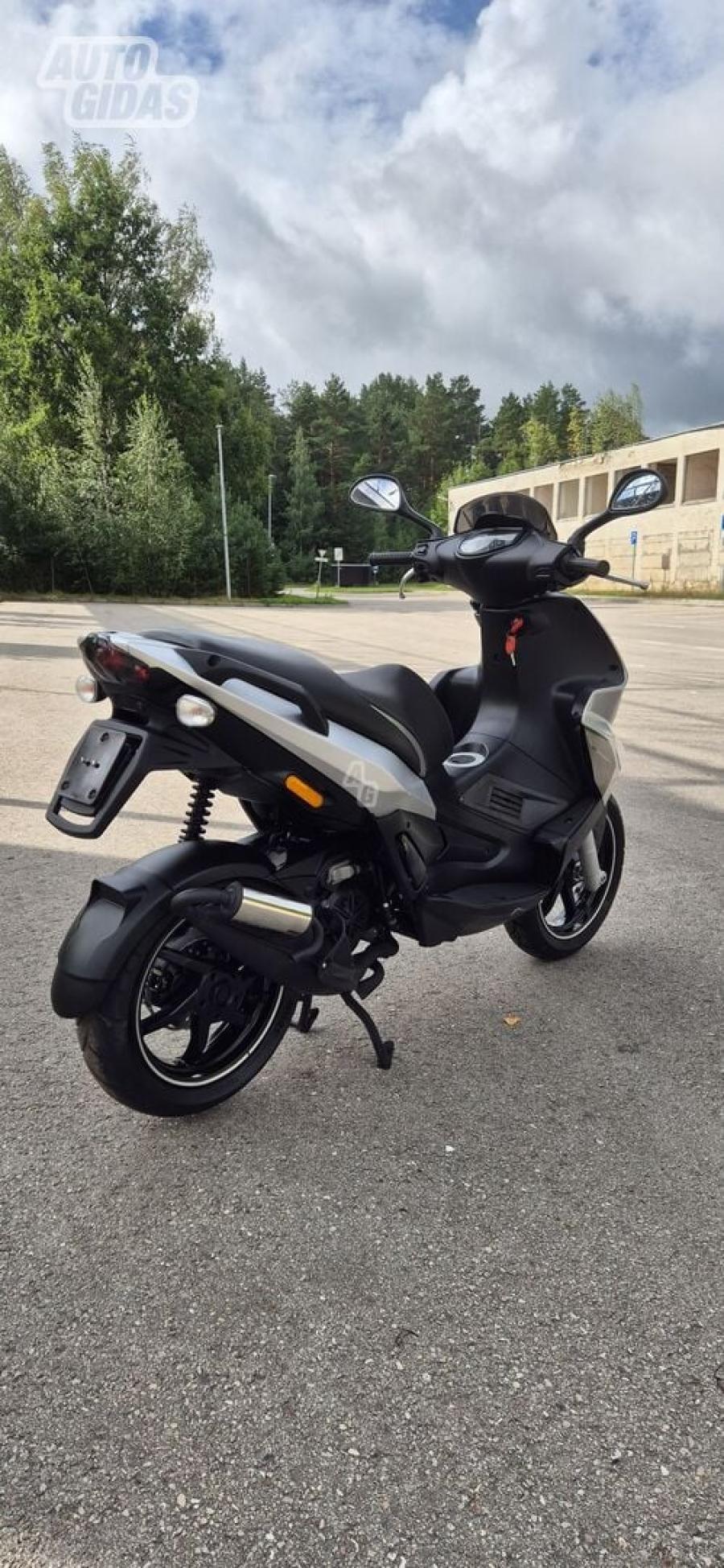 Pelēks Gilera Runner 2017 Jurbarkas, ar dzinēja tilpumu 0.05 L un nobraukumu 12 tūkst. km par 2100 €, foto 7 vietnē AUTOMOTO.COM.LV