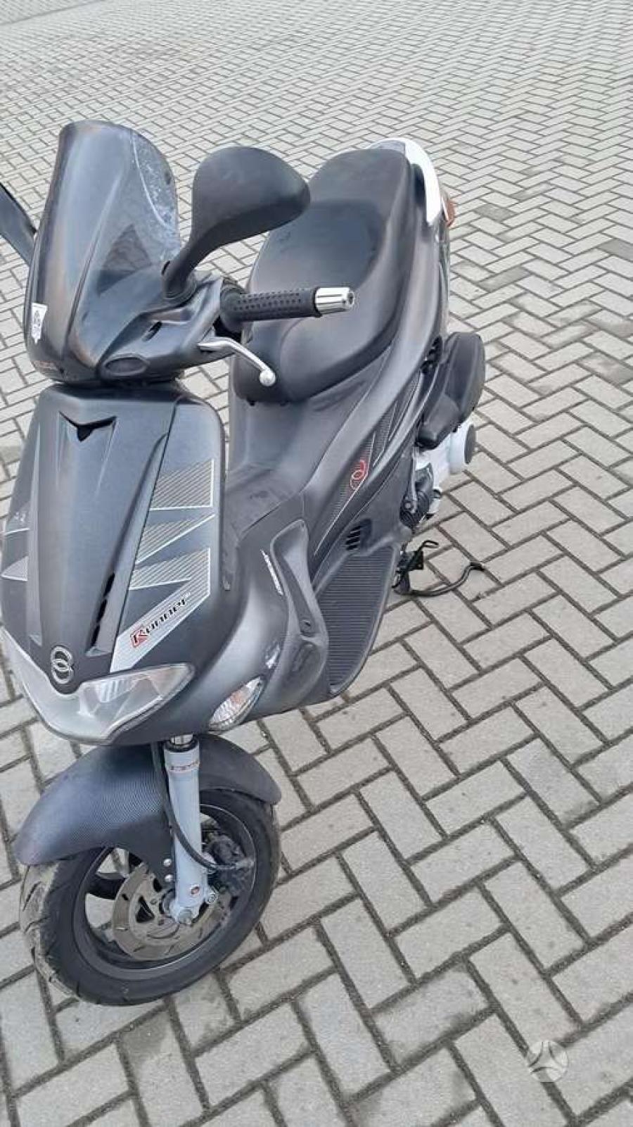 Gilera Runner 2005 in Taurage, with an engine capacity of 0.13 L and mileage of 22 thousand km for 799 €, photo 1 on AUTOMOTO.COM.LV
