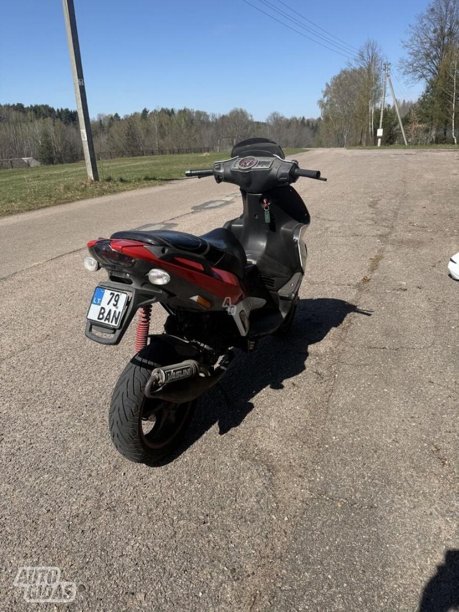 Gilera Runner 2009 Kaišiadorys, ar dzinēja tilpumu 0.05 L un nobraukumu 18 tūkst. km par 1350 €, foto 4 vietnē AUTOMOTO.COM.LV
