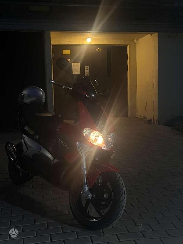 Gilera Runner 2009 in Kaunas, with an engine capacity of 50.00 L and mileage of 22 thousand km for 1499 €, photo 5 on AUTOMOTO.COM.LV