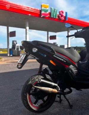 Gilera Runner 2009 Viļņa, ar dzinēja tilpumu 49.00 L un nobraukumu 10 tūkst. km par 1450 €, foto  vietnē AUTOMOTO.COM.LV