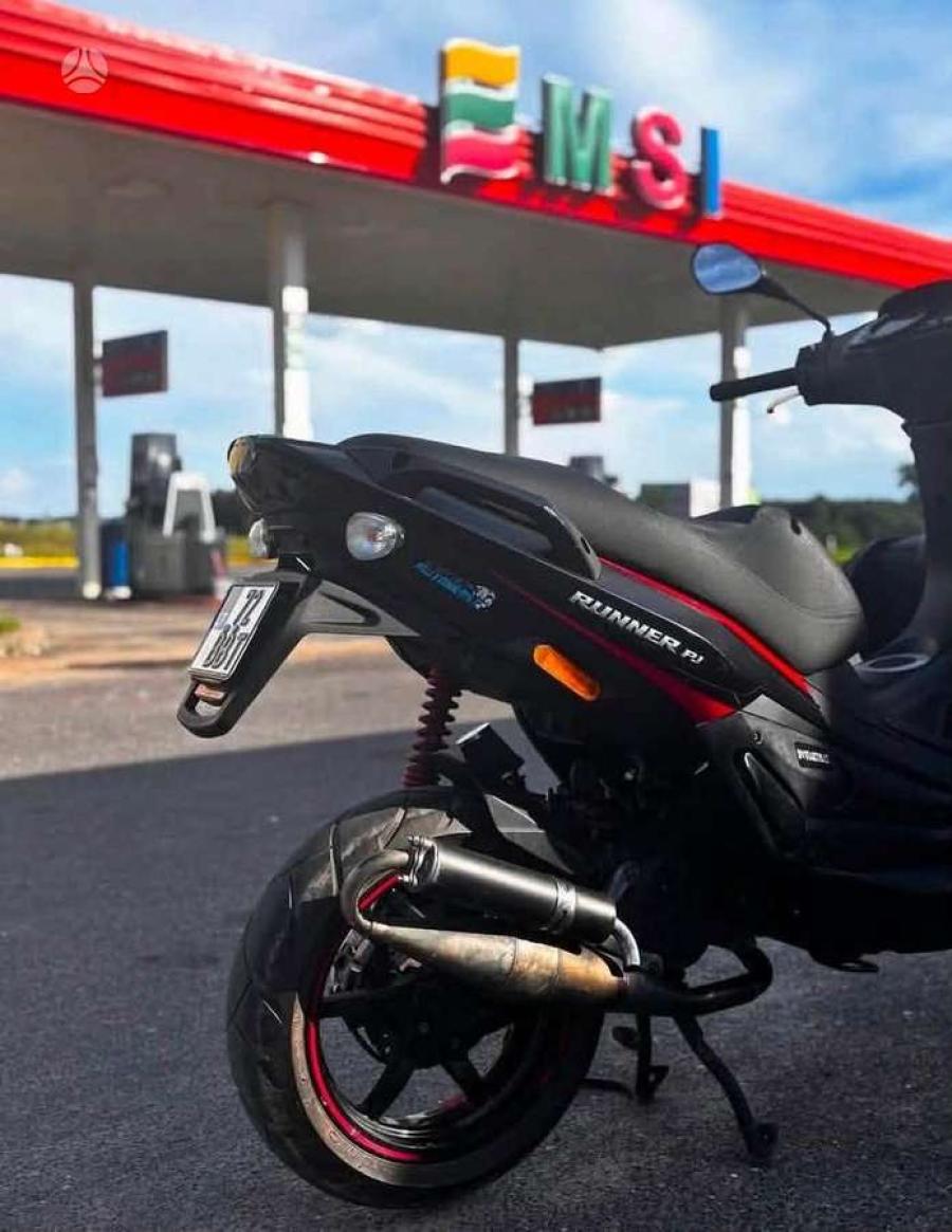Gilera Runner 2009 Viļņa, ar dzinēja tilpumu 49.00 L un nobraukumu 10 tūkst. km par 1450 €, foto 1 vietnē AUTOMOTO.COM.LV