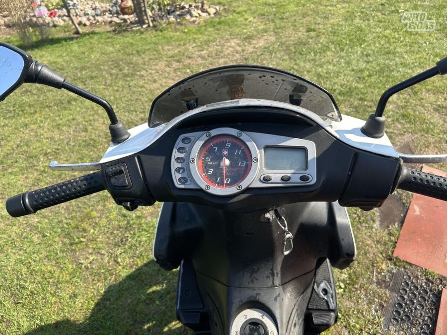 Gilera Runner 2013 Druskininkai, ar dzinēja tilpumu 0.00 L un nobraukumu 17 tūkst. km par 1000 €, foto 6 vietnē AUTOMOTO.COM.LV