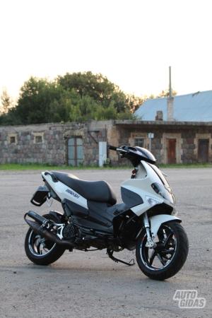 Gilera Runner 2013 Viļņa, ar dzinēja tilpumu 0.05 L un nobraukumu 14 tūkst. km par 1300 €, foto 7 vietnē AUTOMOTO.COM.LV