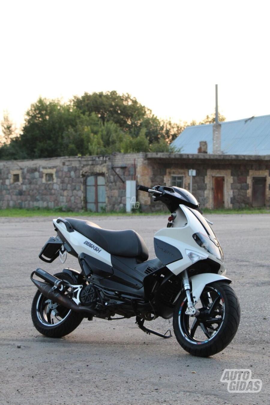 Gilera Runner 2013 Viļņa, ar dzinēja tilpumu 0.05 L un nobraukumu 14 tūkst. km par 1300 €, foto 7 vietnē AUTOMOTO.COM.LV