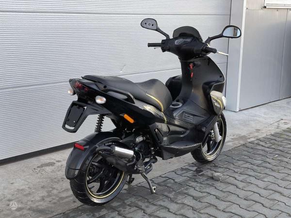 Gilera Runner 2017 in Vilkaviskis, with an engine capacity of 49.00 L and mileage of 3 thousand km for 1050 €, photo 2 on AUTOMOTO.COM.LV
